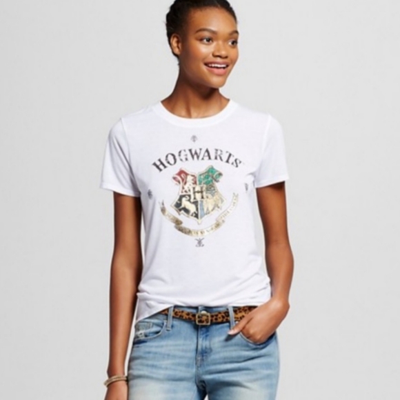 Hot Topic | Tops | Harry Potter Hogwarts School Crest T Sz Medium ...